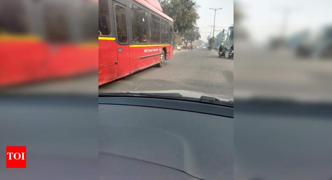 Red light jumping by DTC bus - Times of India