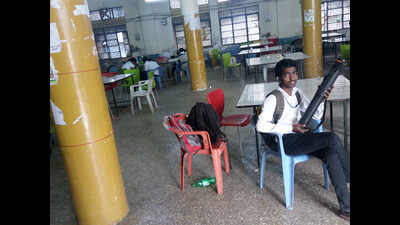 Government leans on college principal, rope partition removed | Mumbai ...