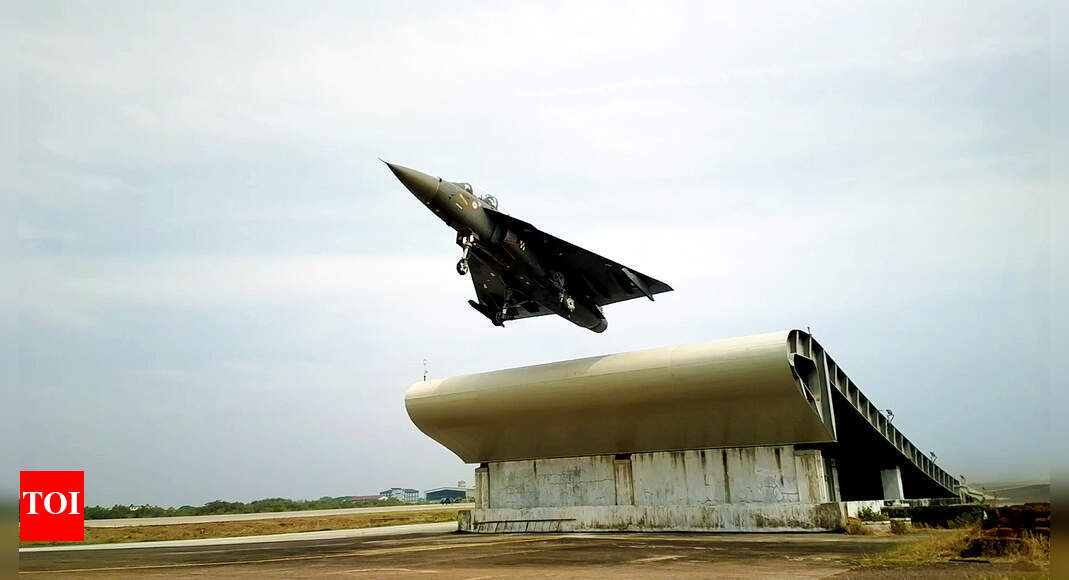 Dropping LCA naval variant defies logic: Niti Ayog member | India News ...