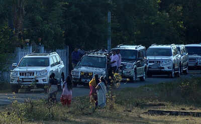 Sasikala supporters make 33 Koovathur village women richer by Rs 300 ...