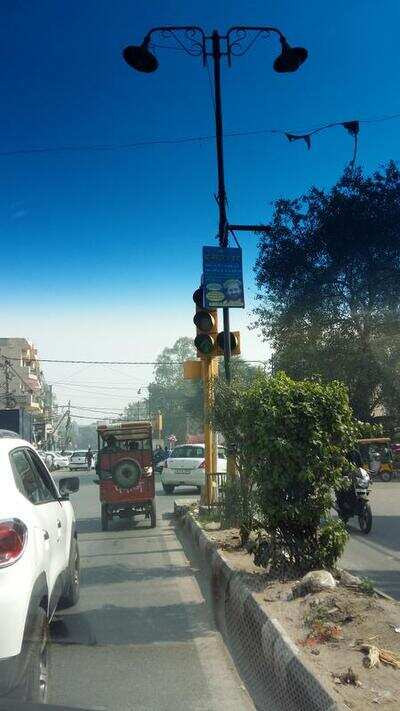Traffic signal blocked by hoarding - Times of India