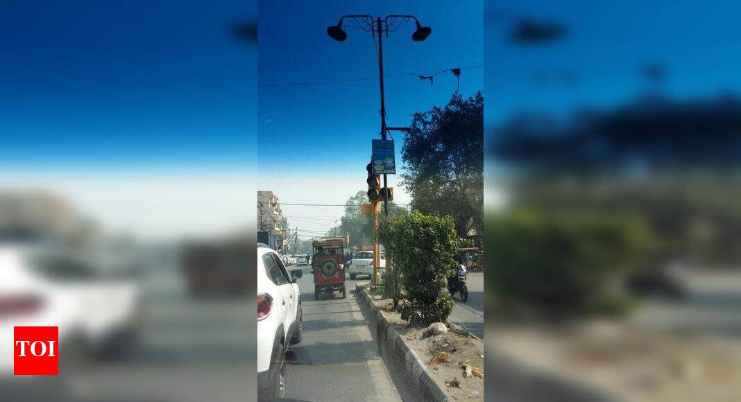 Traffic signal blocked by hoarding - Times of India