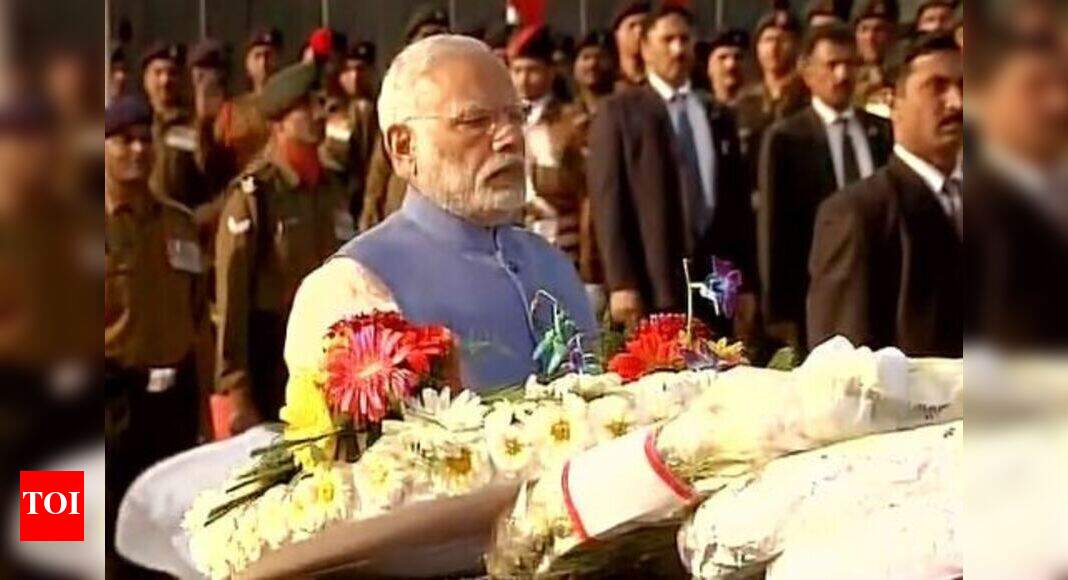 Narendra Modi: PM, Army Chief pay tributes to soldiers martyred in ...