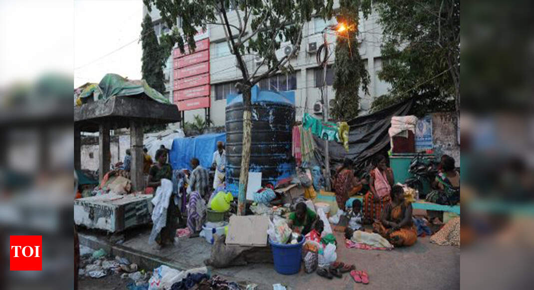 9 families shifted to safety after building at old Thane market tilts ...