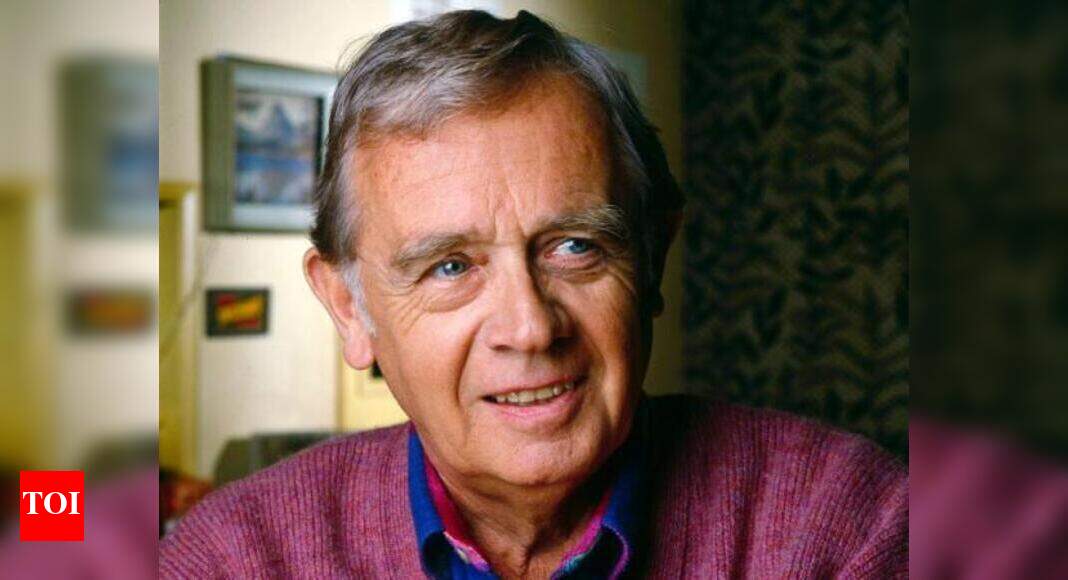 Actor Warren Frost dead at 91 | English Movie News - Times of India