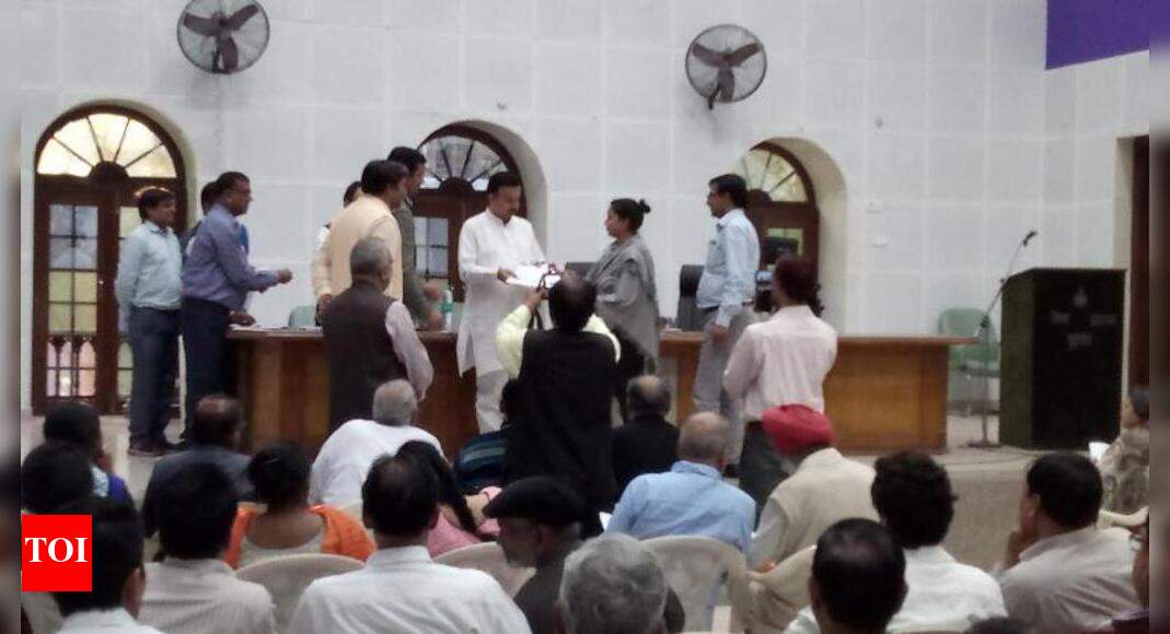 Huda hands over plot letters to e-way oustees | Gurgaon News - Times of ...