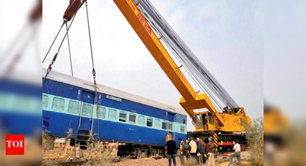 Kalindi Express Derails At Tundla: Kalindi ExpressKalindi Express ...