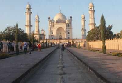 Allow prayers at Bibi ka Maqbara mosque: Mughal 'descendant ...