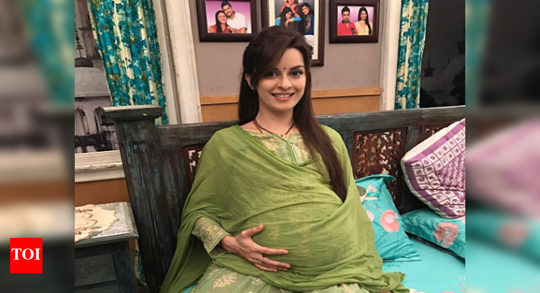 Ekta Kaul posts picture from the last day of her shoot for 'Mere Angne ...