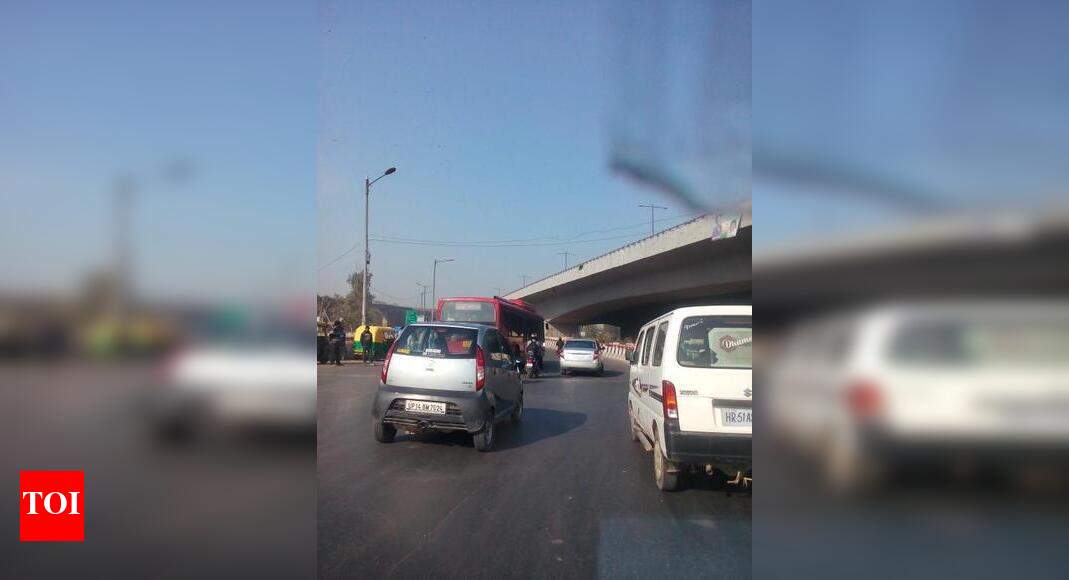 Destination boards of buses create problems - Times of India