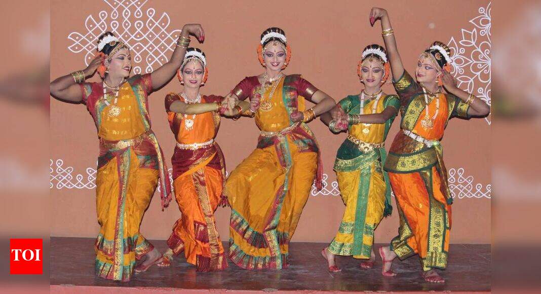Classical music and dance dazzle audience | Hyderabad News - Times of India