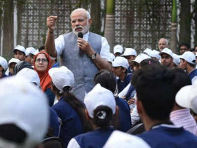 Narendra Modi: PM Narendra Modi meets youth and children from Jammu and ...