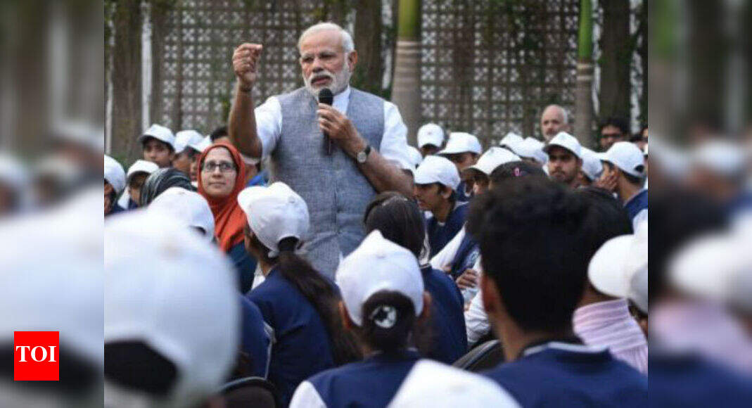 Narendra Modi: PM Narendra Modi meets youth and children from Jammu and ...