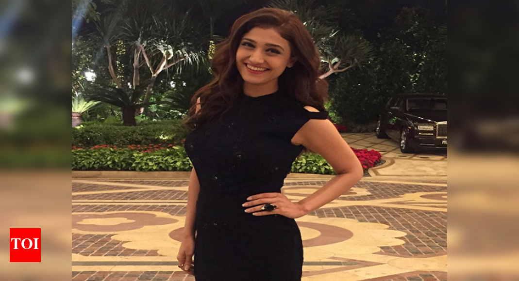 Ragini Khanna takes you on a nostalgia trip by posting this picture ...