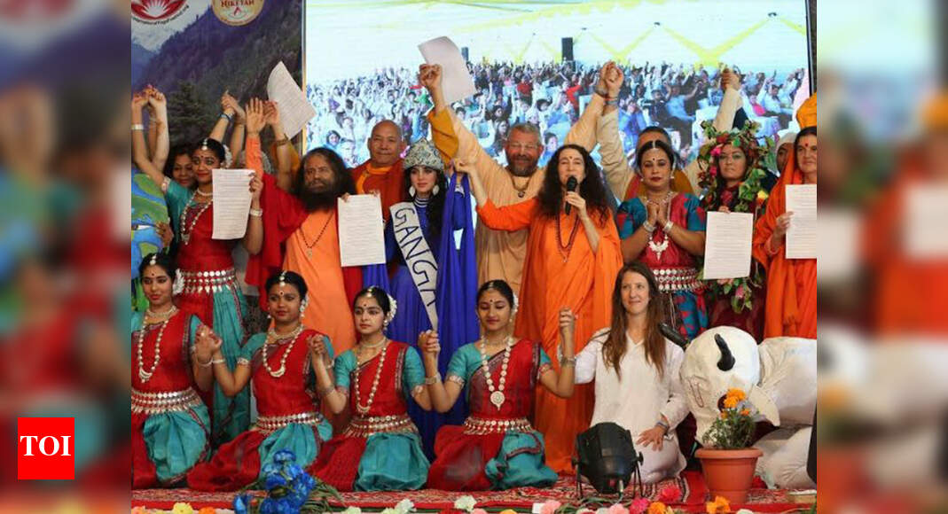 Visitors from over 100 countries pledge to save Ganga in Rishikesh ...