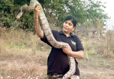 These women rescue snakes lost in the Mumbai's urban jungle | Mumbai News - Times of India