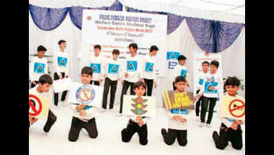 Police Week: Flash mobs to help police in Delhi | Delhi News - Times of ...