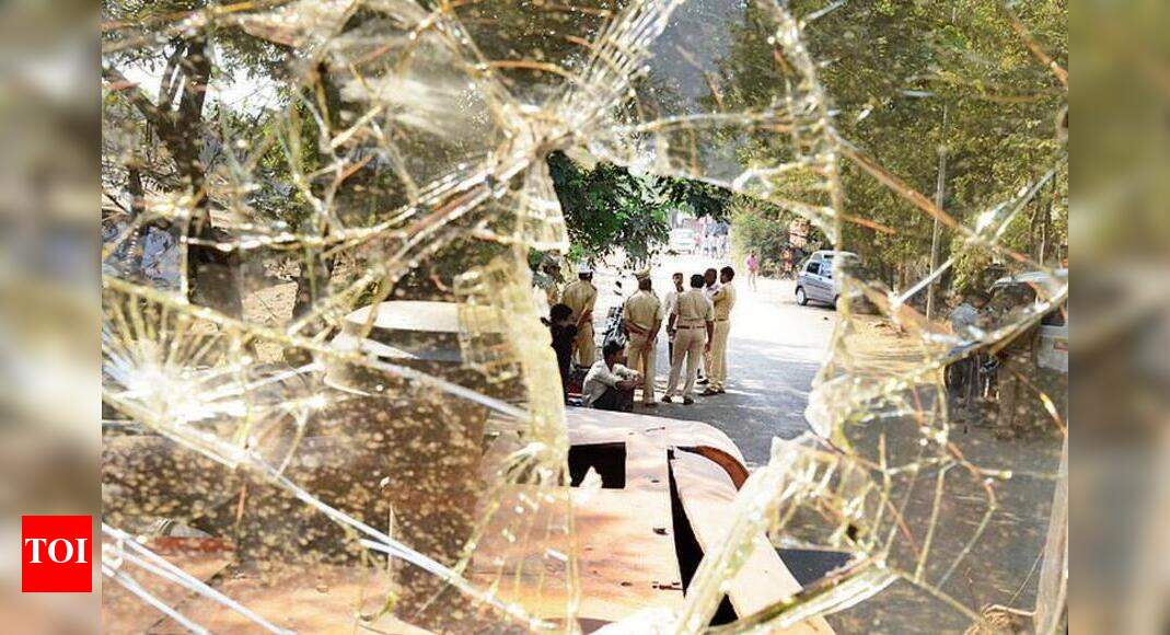 Raze Drive In Mahape: Raze drive in Mahape triggers stone-pelting ...