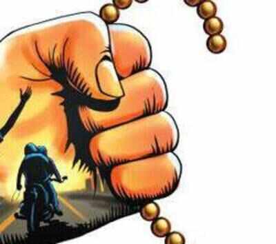 Chain-snatching fell by over 50% in 2016 | Mumbai News - Times of India