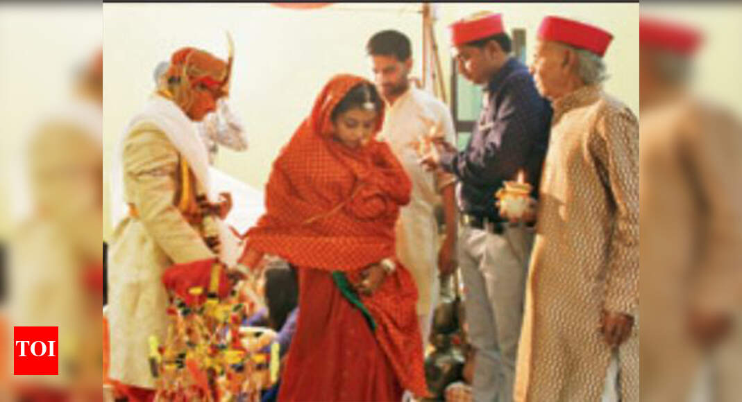 UP Elections 2017: As Narendra Modi's karmabhoomi, Kashi gives ...