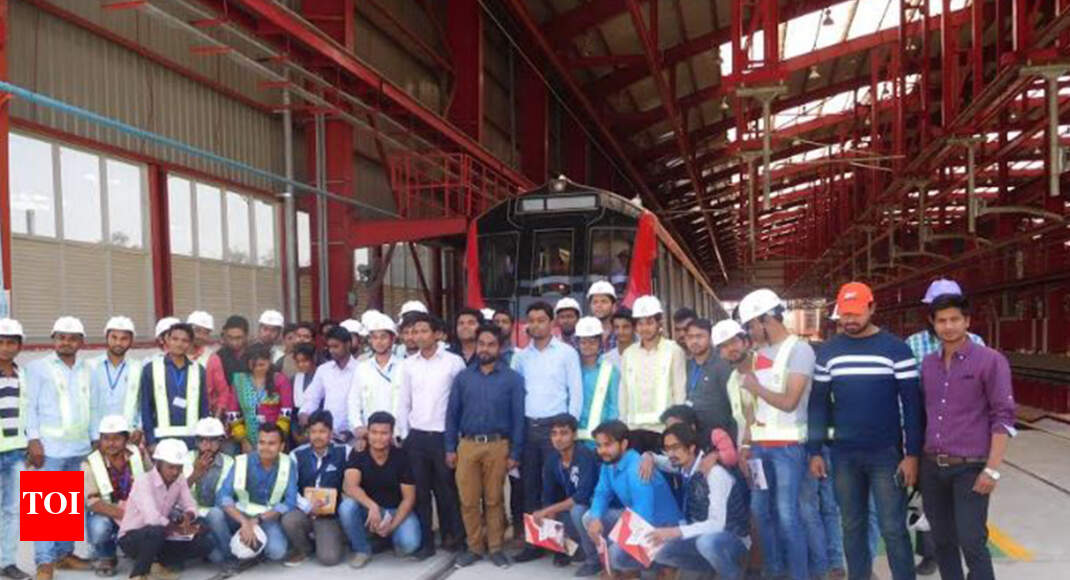 Students from Azad Engineering College visit Lucknow Metro depot ...