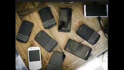 Teen caught with stolen mobile phones | Ahmedabad News - Times of India