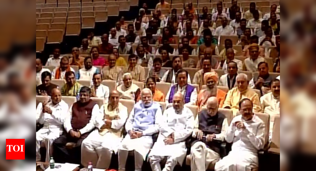 BJP Meet: BJP sets tone for 2019 Lok Sabha polls at its parliamentary ...