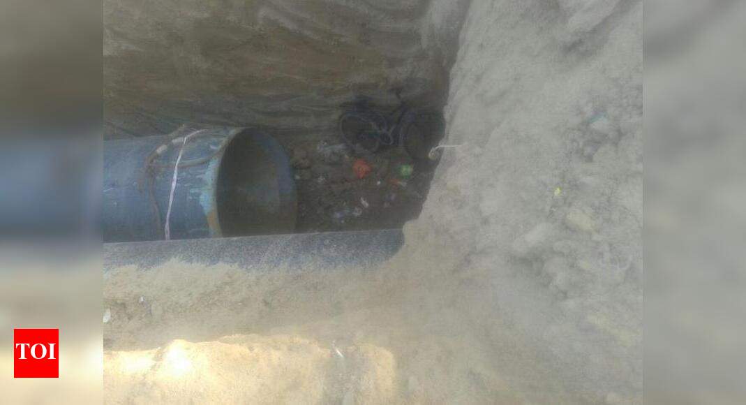 35-yr-old falls into 20-ft pit dug for pipeline, dies | Gurgaon News ...