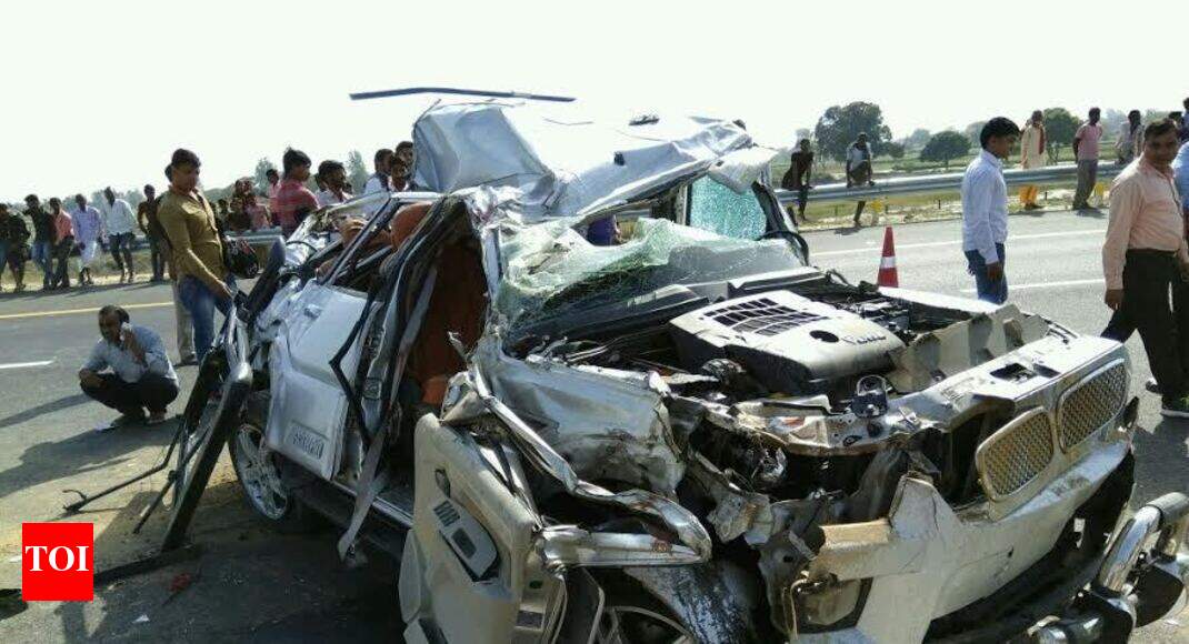 Seven of a family killed in Agra-Lucknow Expressway accident | Agra News - Times of India