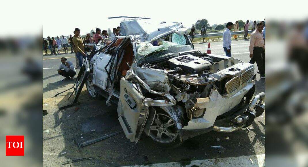 Seven of a family killed in Agra-Lucknow Expressway accident | Agra News - Times of India