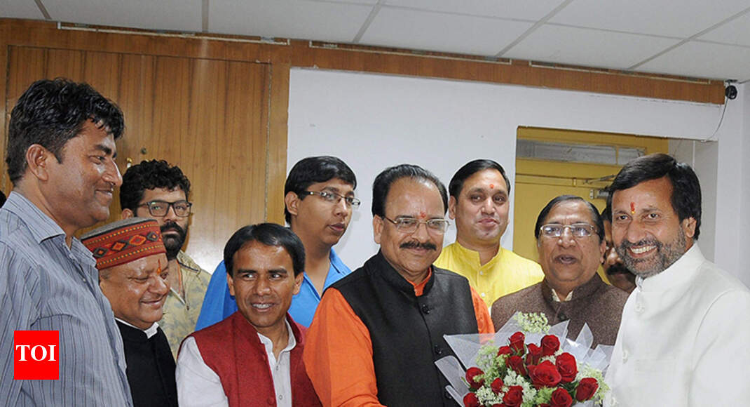 Newly-elected MLAs take oath as members of Uttarakhand Assembly ...