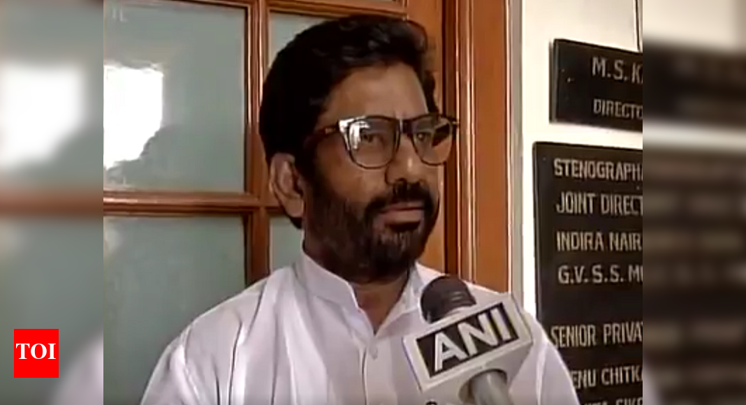 Ravindra Gaikwad: Shiv Sena MP Ravindra Gaikwad beats AI staffer with ...