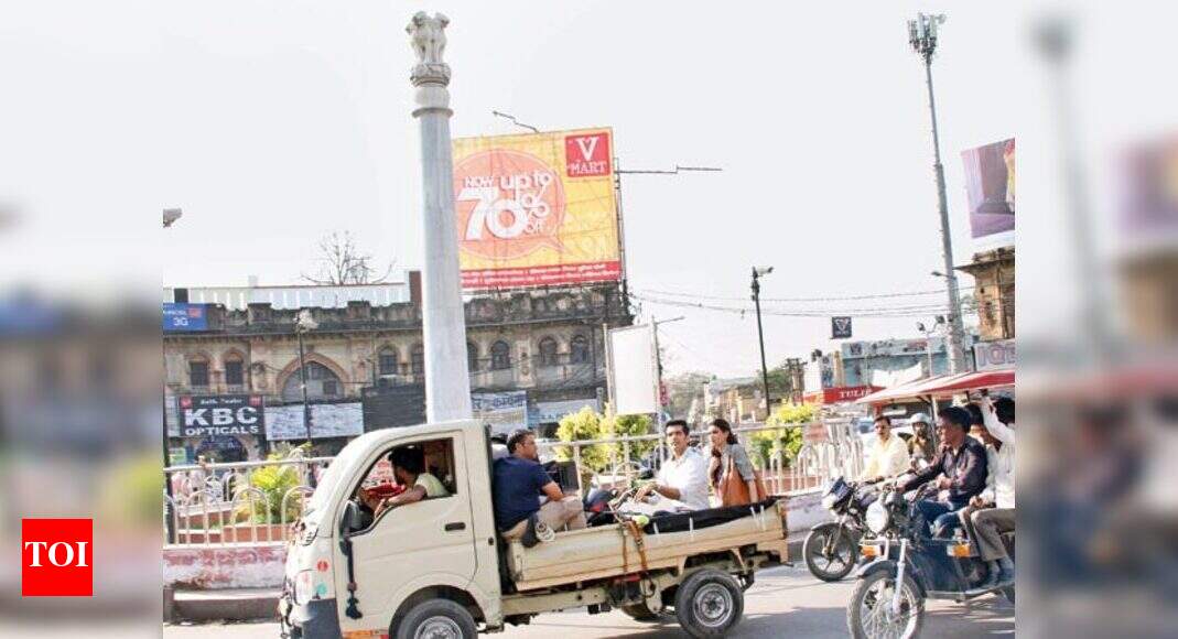 Diana, Tahir go for a tempo ride in Lucknow | - Times of India