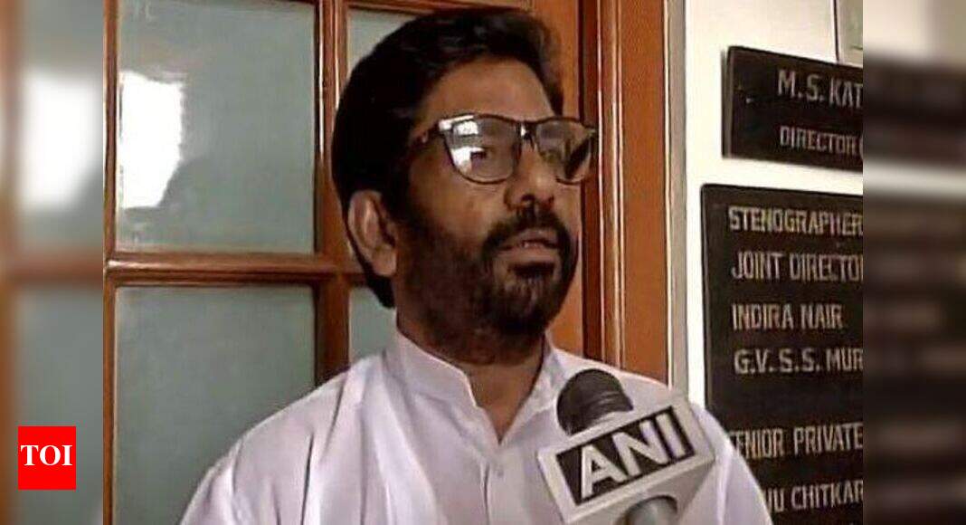 Ravindra Gaikwad: Shiv Sena MP Ravindra Gaikwad travels by car to Delhi ...