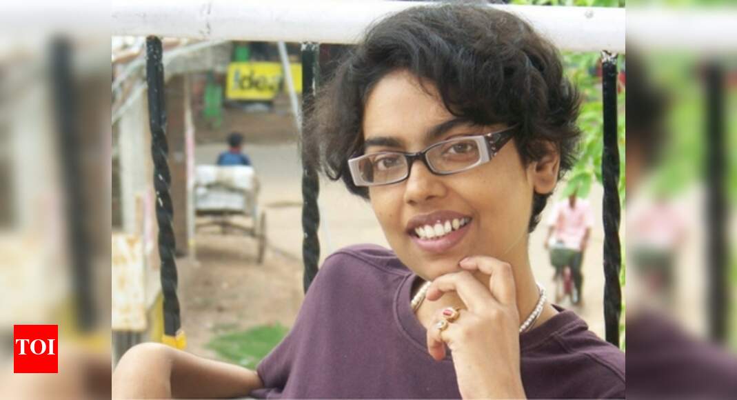 Bengali poet threatened with gangrape - Times of India