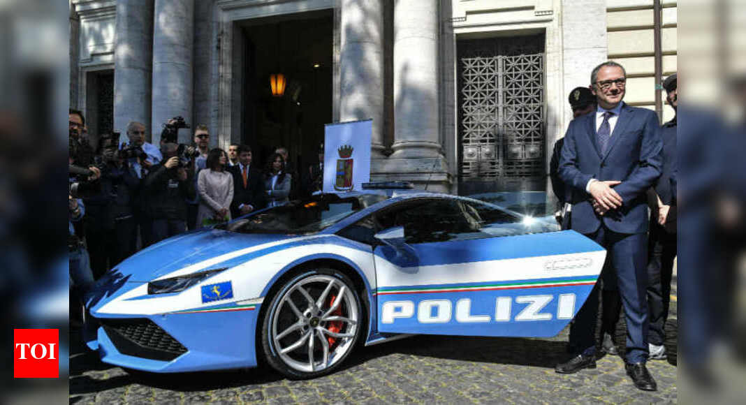 Italian police force gets Lamborghini Huracan for patrolling - Times of ...