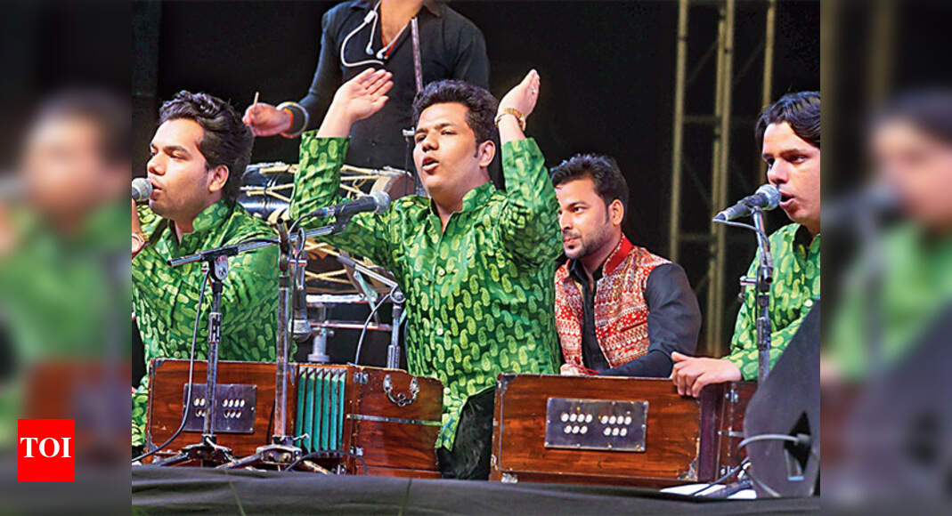 Nizami Brothers: Nizami Brothers work their charm on DU students at KNC ...