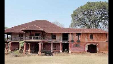 Landlords Of Malabar: Kavalappara Palace in a state of ruin | Kochi ...