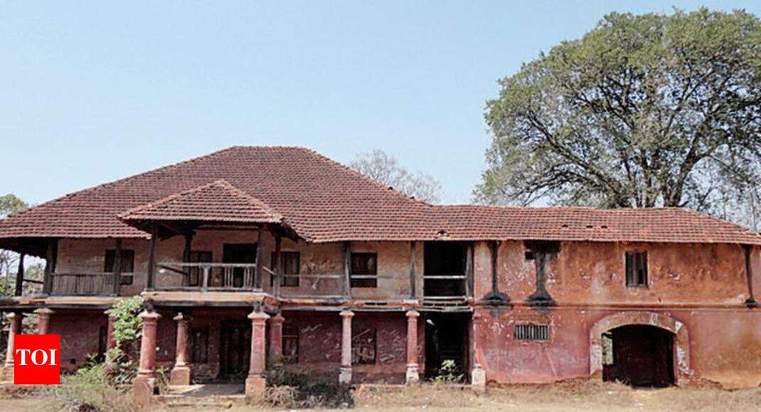 landlords of Malabar: Kavalappara Palace in a state of ruin | Kochi ...