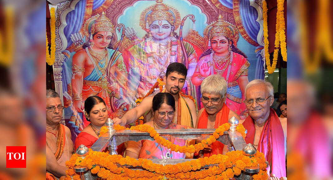 Hindutva outfits plan it big today | Kolkata News - Times of India