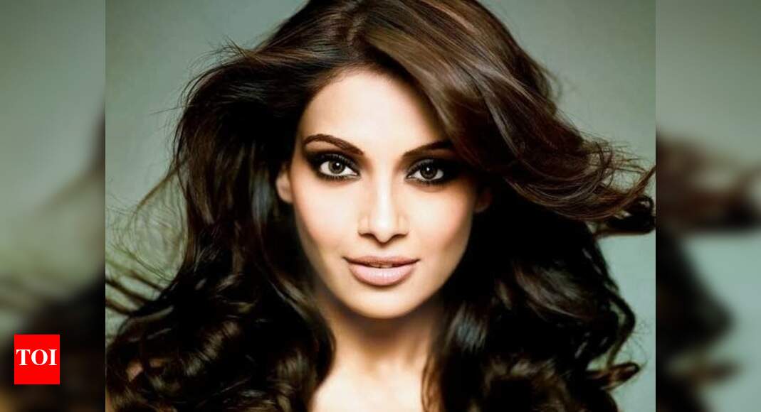 Bipasha Basu keen to remake Sandra Bullock’s ‘The Blind Side’? | Hindi ...