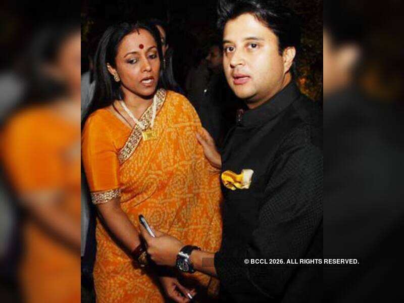 Jyotiraditya Scindia and Amita Singh at her and Sanjay Singh's party at ...