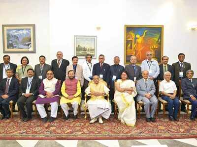 President gives away awards to Miranda, SRCC and other top institutes ...