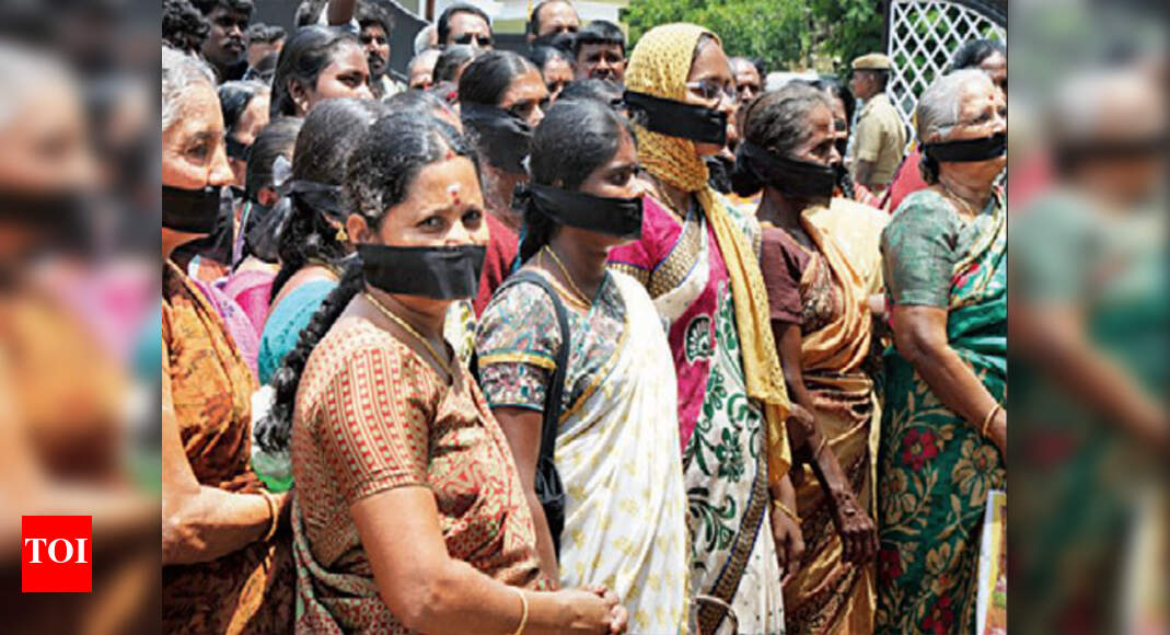 Women take the lead to protest against liquor shops flouting rules ...