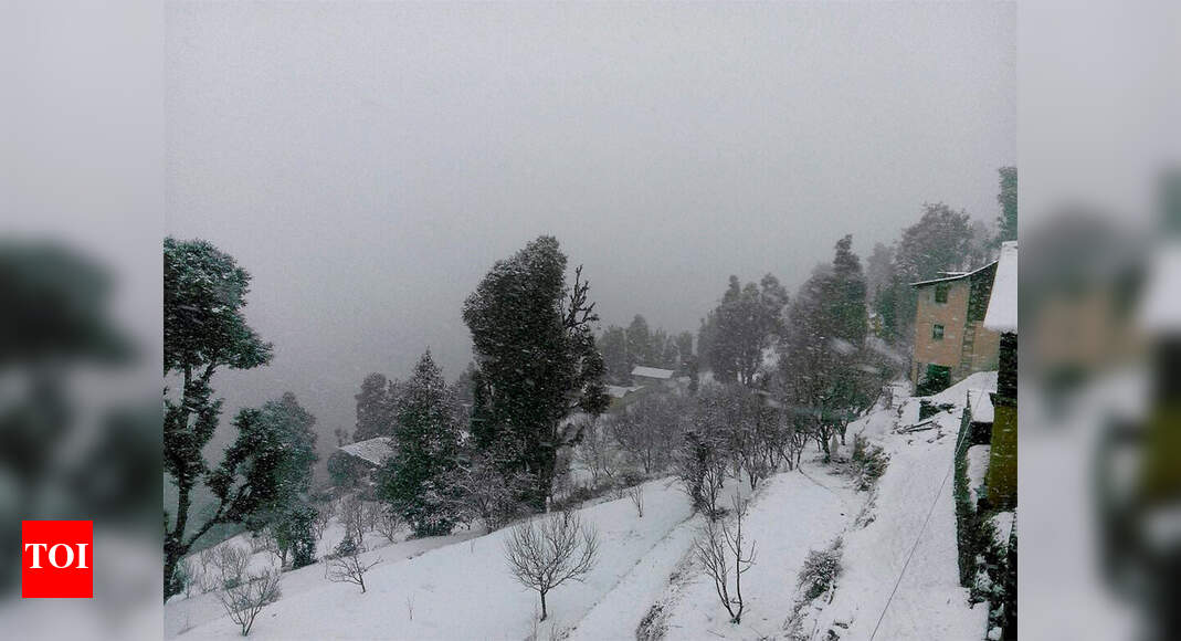 Kullu: Snow in Kullu, Lahual turning muddy, melting faster | Chandigarh ...