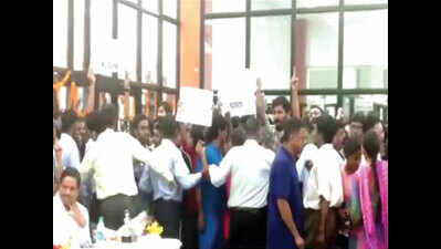 JNU students block library programme | Delhi News - Times of India