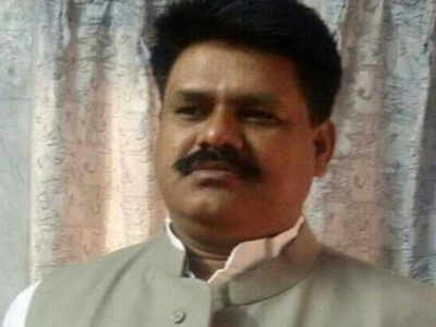 BJP MLA Mahendra Yadav assaults toll plaza staffer in UP, video goes ...
