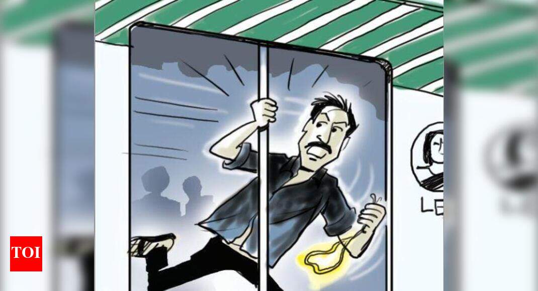 Chain-Snatching: Robbers snatch 25 sovereigns of gold jewellery from ...