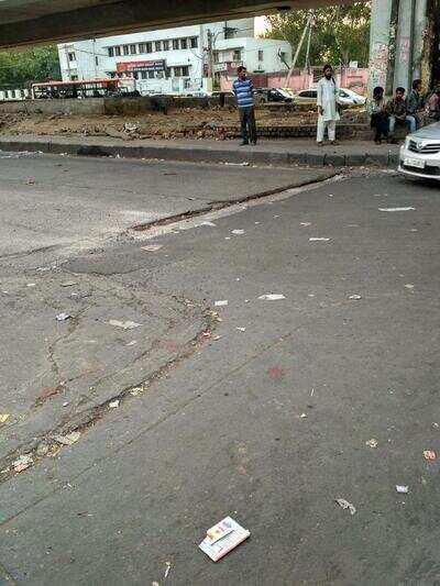 Bad roads cause traffic congestion - Times of India