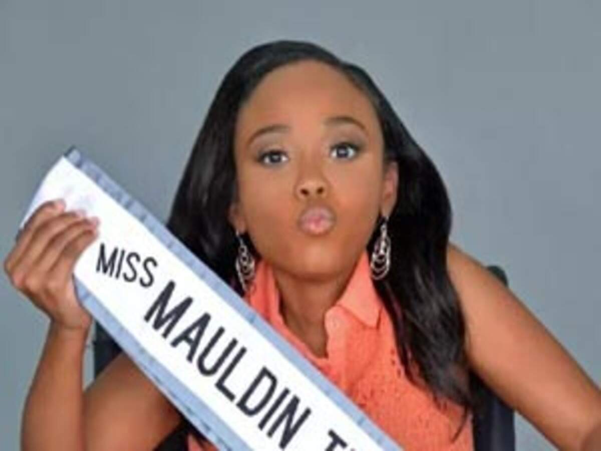 Disabled Girl Crowned Miss Maudlin Teen 2017